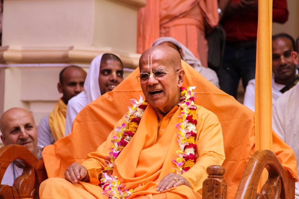 Grateful devotees paid last respects to Shri Gopal Krishna Maharaj ...