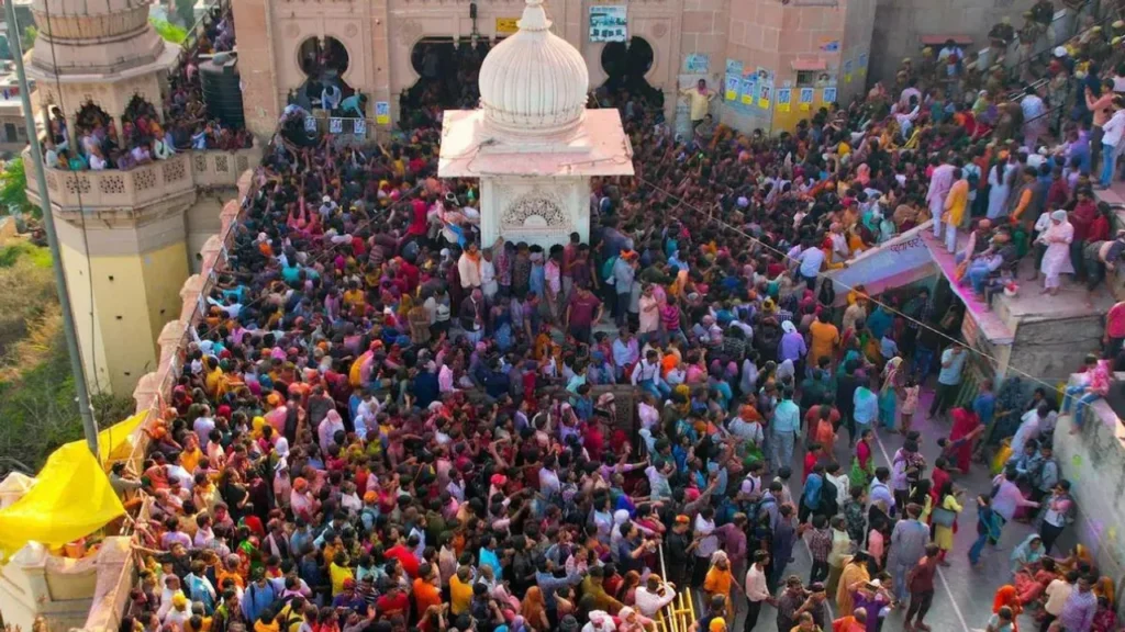 Crowded Temples, Fainting Pilgrims: A Crisis Looms Over Braj's holy ...